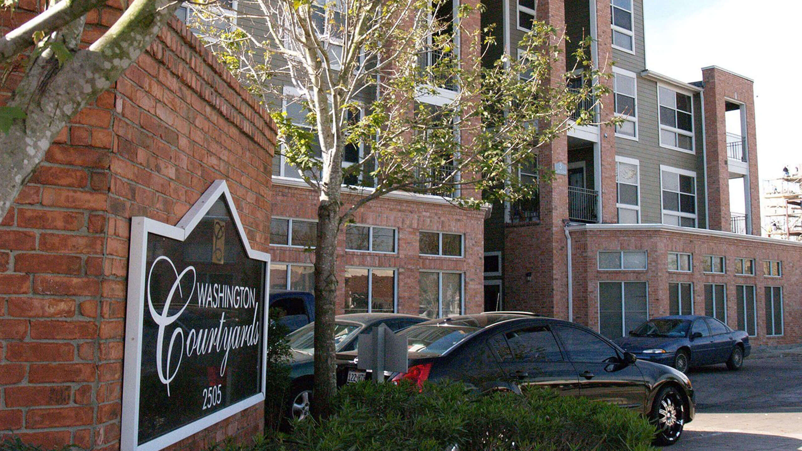 Washington Courtyards • Apartments - Avenue